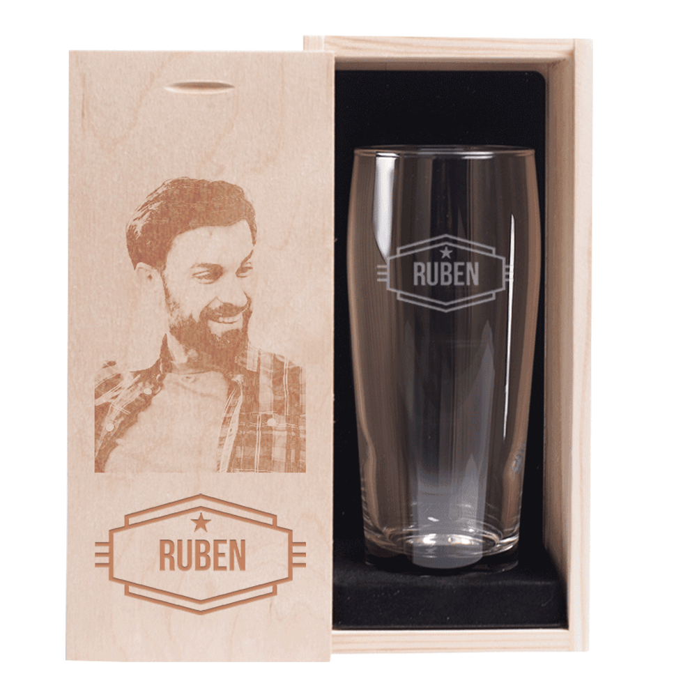 Bierglas met foto en houten kistje