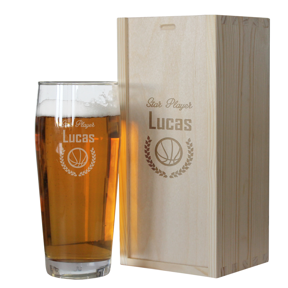 Gegraveerd bierglas met sport design